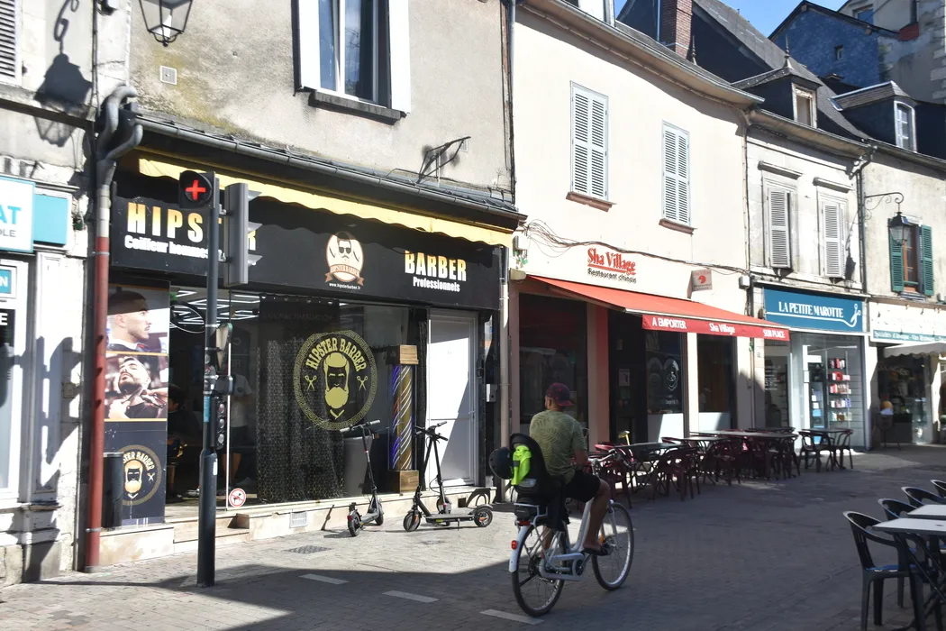 "On ne coupe pas les cheveux comme on livre une pizza" : dans le Cher ...