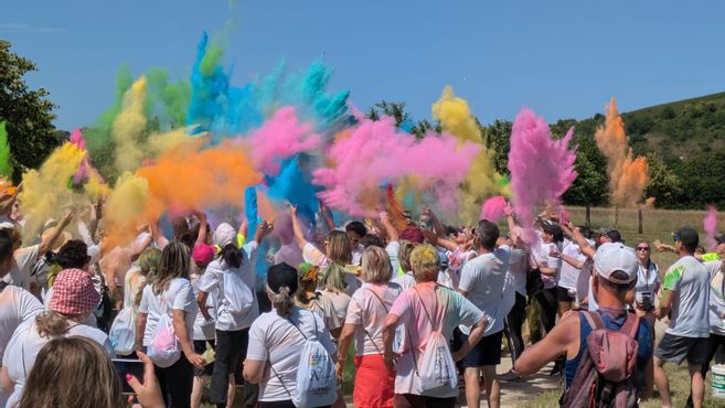Découvrez les images de la Color Run de Sens au profit d'une ...