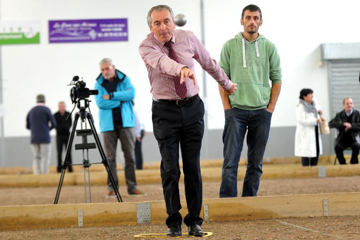 Le président de la Fédération internationale, Claude Azéma, en visite à ...