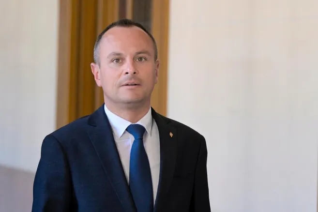 "Mort ou vif" : le maire de Clermont-Ferrand Julien Bony dépose plainte ...