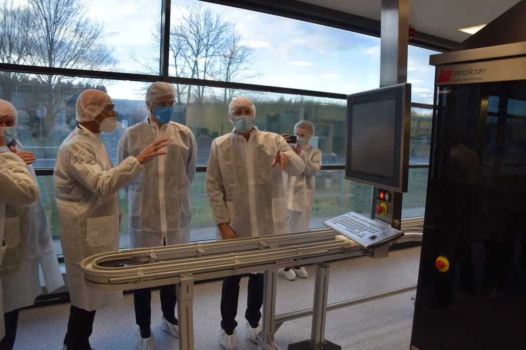 A Riom, le groupe Fareva est désormais à la tête du site de production ...