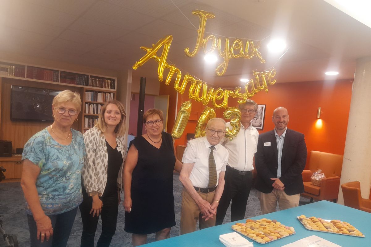 Roger Lecomte, doyen de la résidence Domitys à Saint-Doulchard, a fêté ...