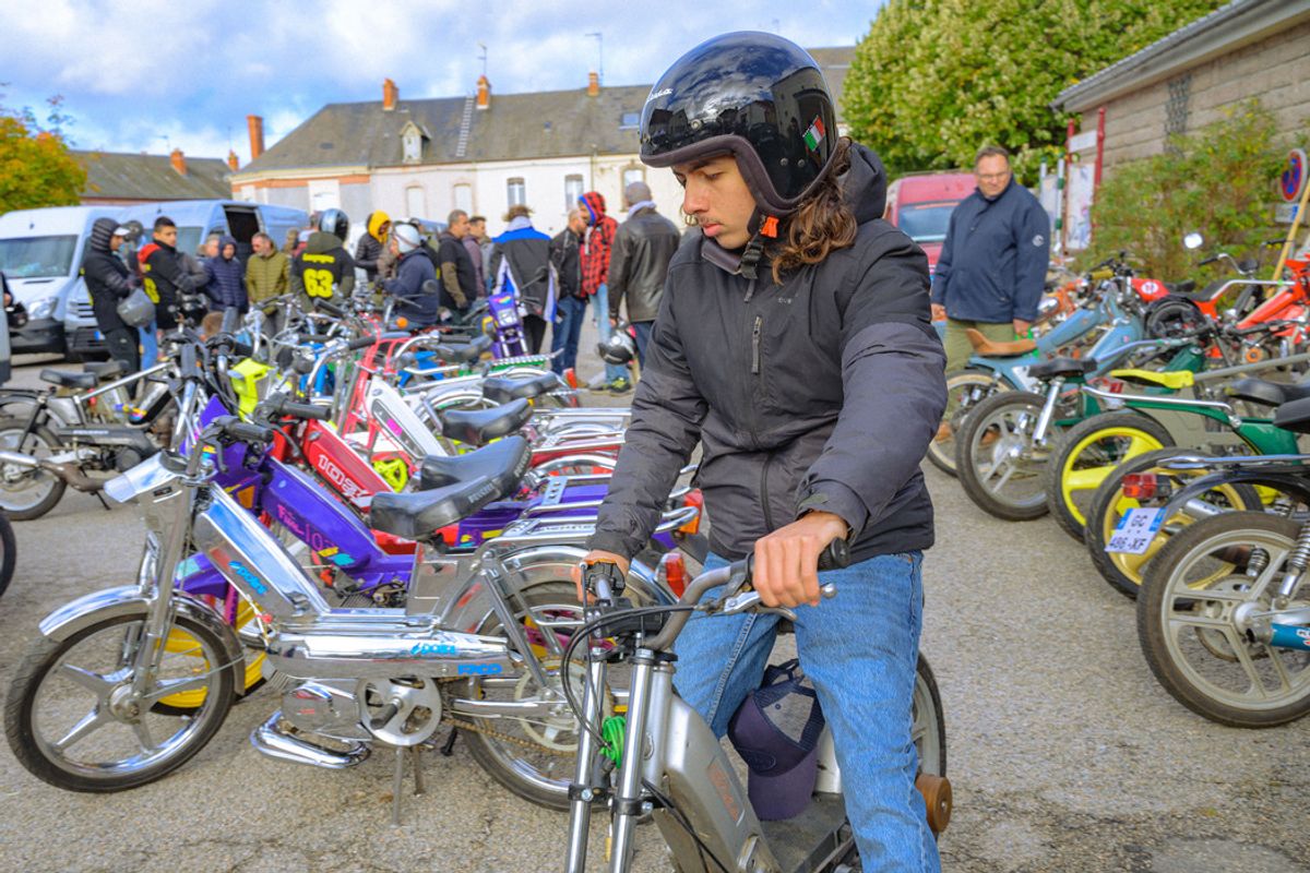 Venus de toute la France, les passionnés de mobylette célèbrent les 20 ...