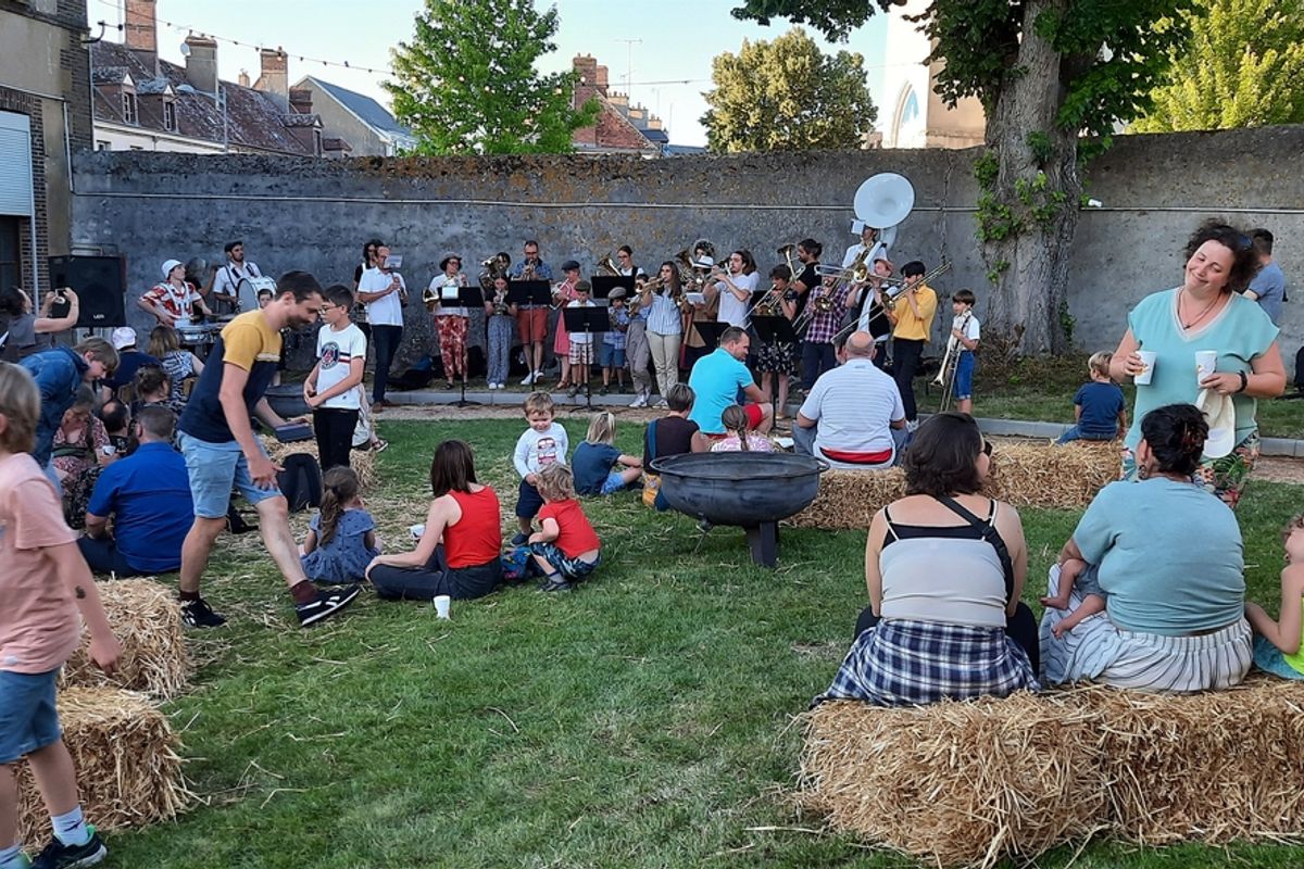 Un barbecue partagé en musique - L’Écho Républicain
