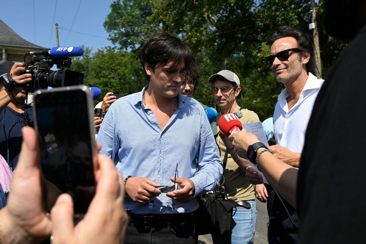 Alain-Fabien Delon attaque en justice Anthony et Anouchka pour faire ...