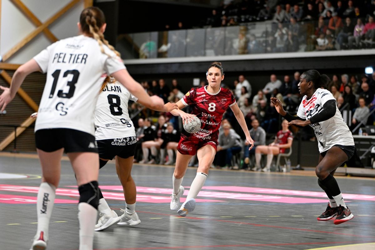 "On est attendu à chaque tournant" : la handballeuse du HBCAM 63, Clara ...