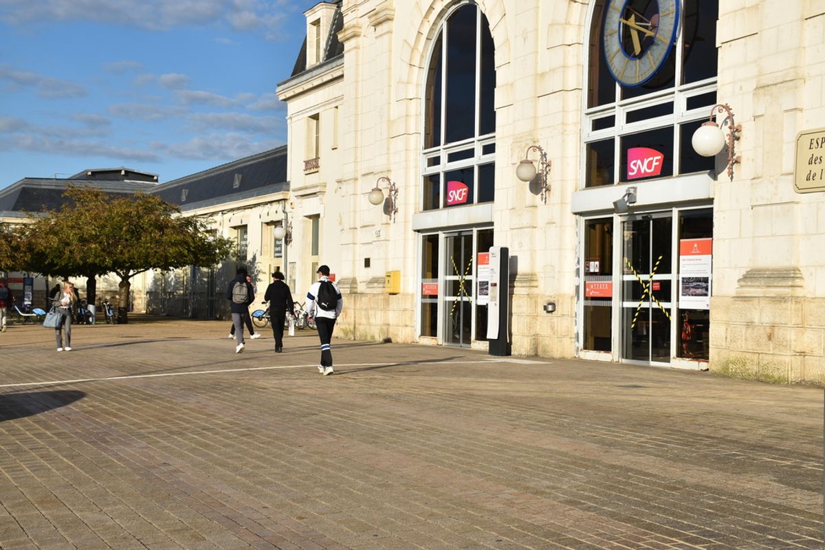 Le hall de la gare d'Auxerre inaccessible en raison de problèmes d ...