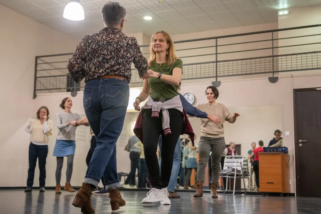 "On attend la musique pour prendre l’abrazo !" : ces danseurs d ...