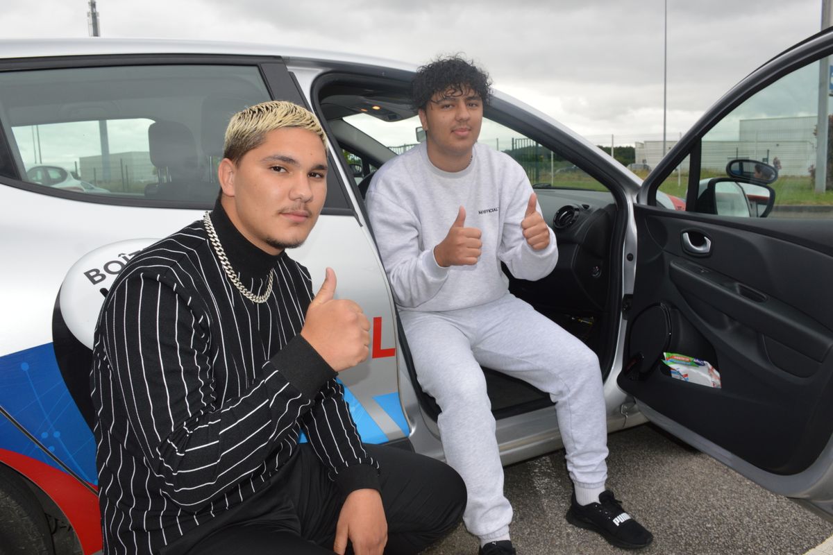 Les youtubeurs Adem et Bilal passent leur permis à Dreux - L’Écho ...