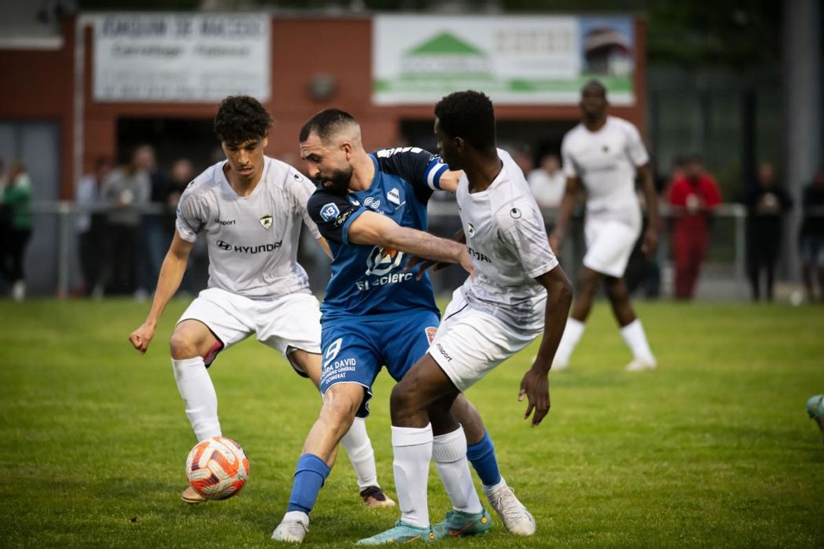 National 3 : le Clermont Foot (B) marque un but par mi-temps et signe ...