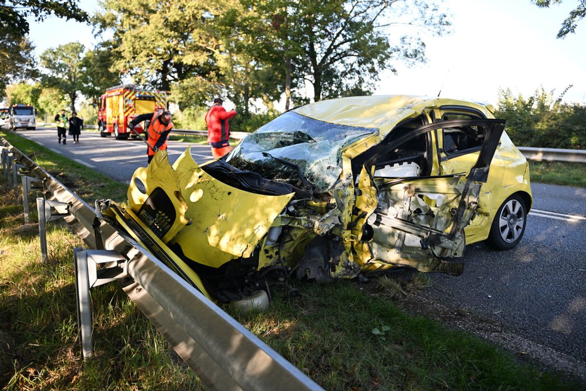Trois blessés dans un choc frontal entre deux voitures dans l'Allier - La Montagne