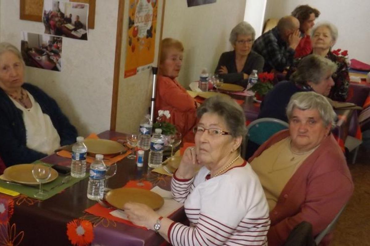 Le foyer Suzanne-Labertonnière organise, une fois par mois, un repas ...