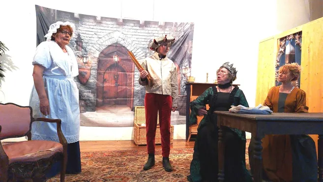 Une pièce de la créatrice de la troupe de théâtre amateur de la commune ...