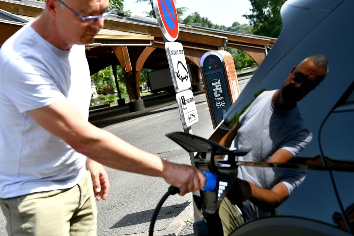Voiture électrique : même recharge, prix multiplié par 3… le scandale ...