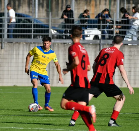 Football : battue à domicile par Parthenay, l'ESA Brive termine la ...