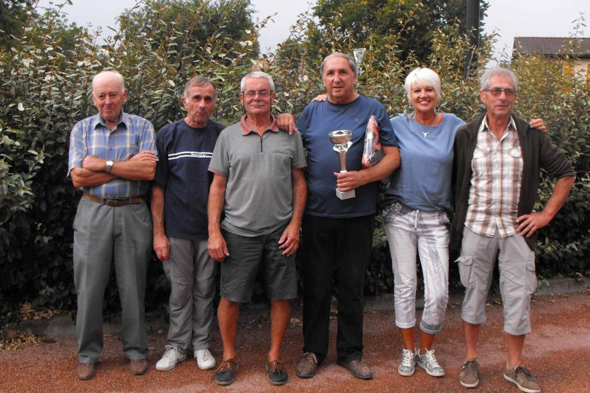 CHARLIEU. Anciens Potain : Alain Villard et Christian Perret les plus ...