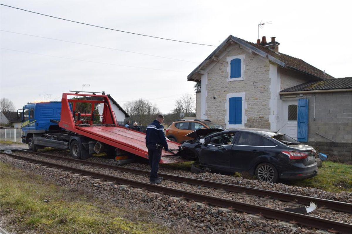 Collision entre une voiture et un train à Arcy-sur-Cure : la ...