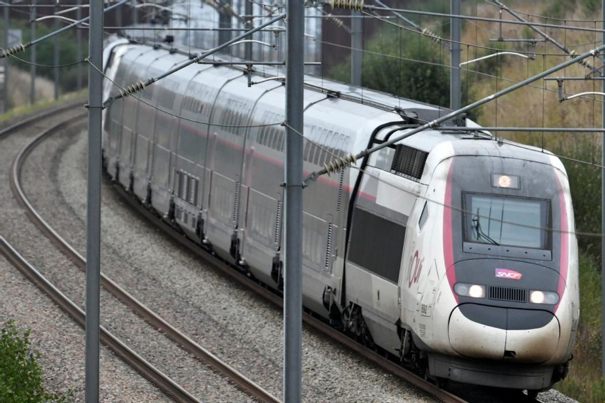 "On a vu la crue se rapprocher" : les 500 passagers d'un TGV Paris ...