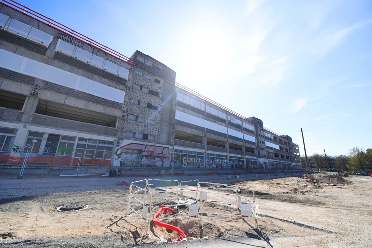 Pourquoi l'immense bâtiment Quelle de Saran a-t-il été dépouillé de ...