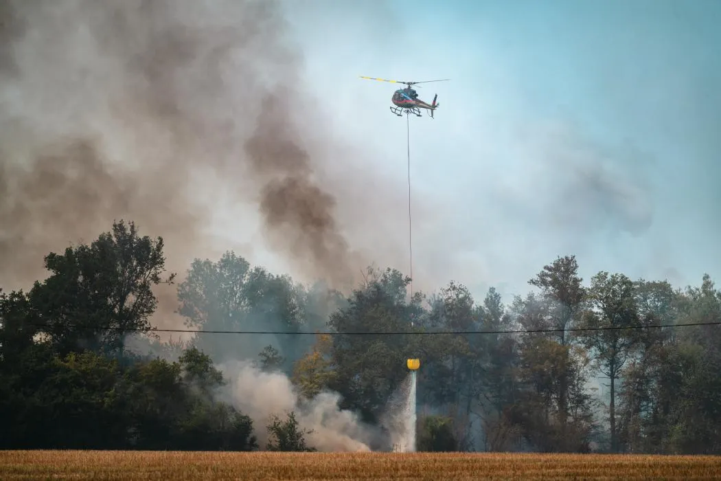 Quel est cet exploit unique que l'hélicoptère bombardier d'eau ...