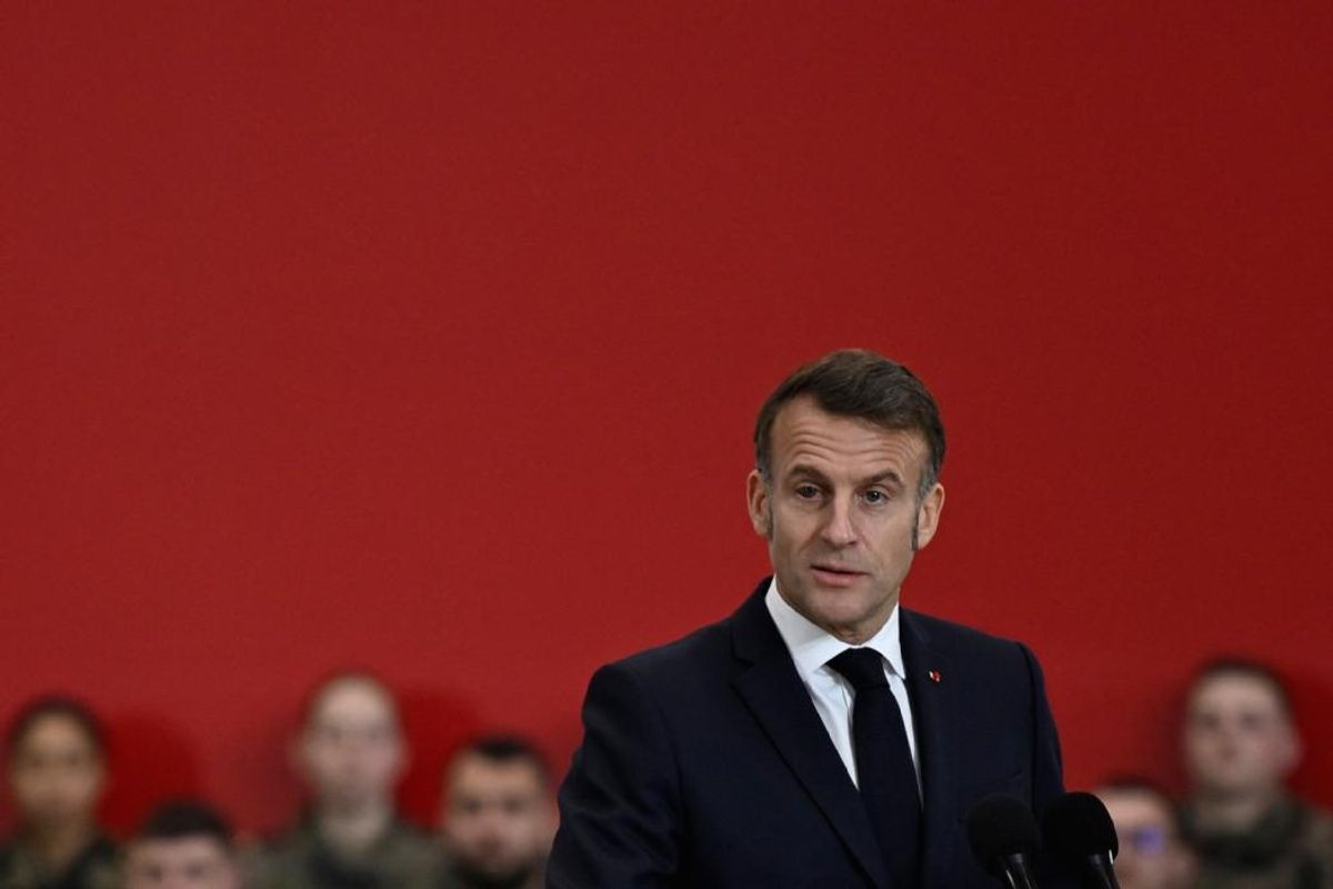 Des "expressions antisémites" Emmanuel Macron classe LFI à l'extrême ...