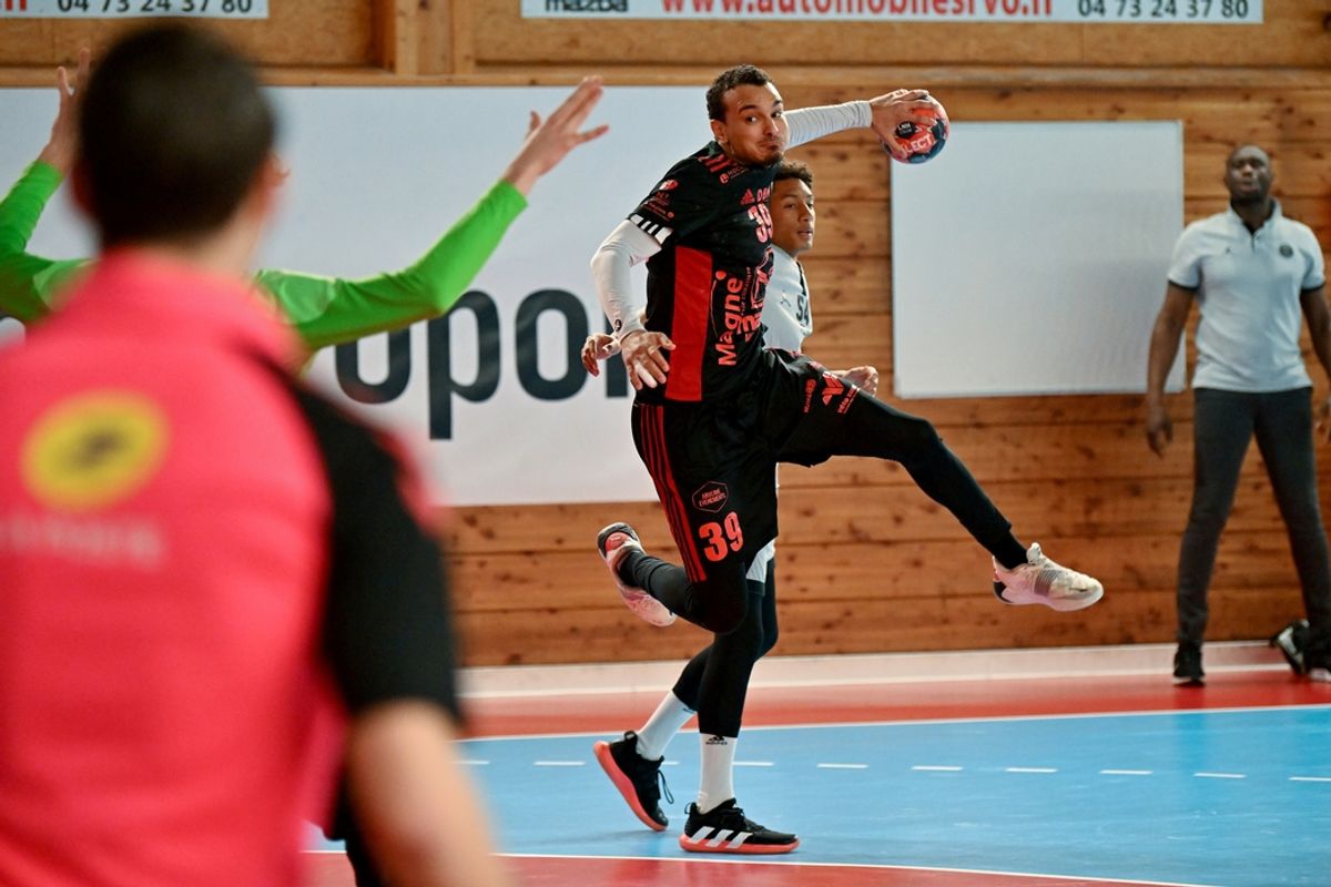 N1 Elite : Enzo Jean-Louis prolonge jusqu'en 2025 à Cournon-d'Auvergne ...