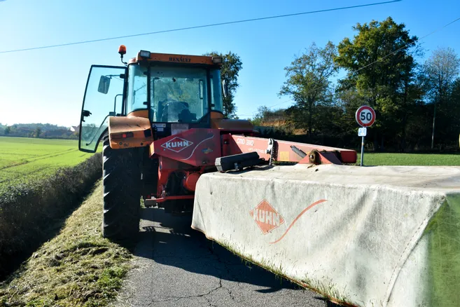 Un cycliste de 75 ans blessé dans une collision avec un tracteur à Mably - Le Pays Roannais