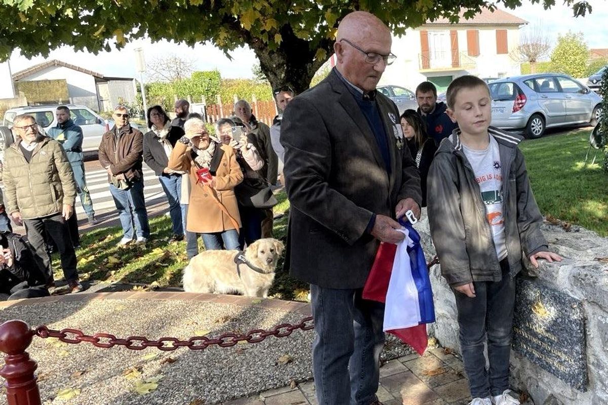 Deux plaques commémoratives dévoilées à La Chapelle-Saint-Ursin - Le ...