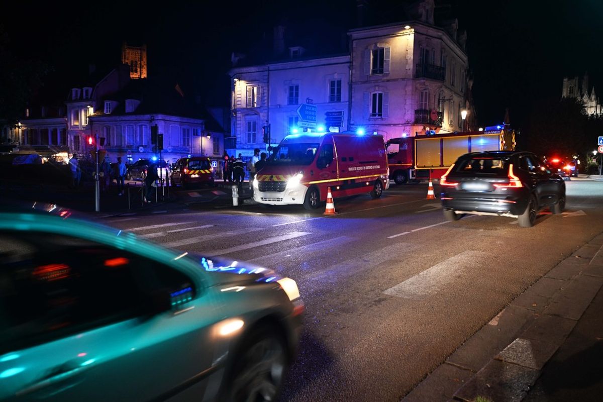 Agression d'un agent de sécurité à l'Abbé-Deschamps, une voiture fait ...