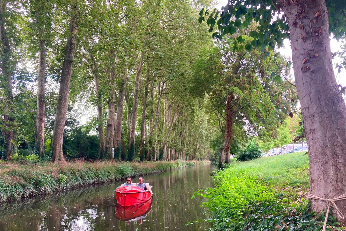 (Re)découvrir le canal de Berry sur l’eau, à Bourges, en bateaux ...