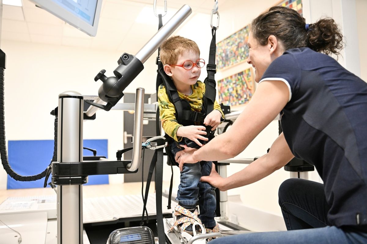Handicap : des familles mobilisées pour qu'un robot révolutionnaire ne ...