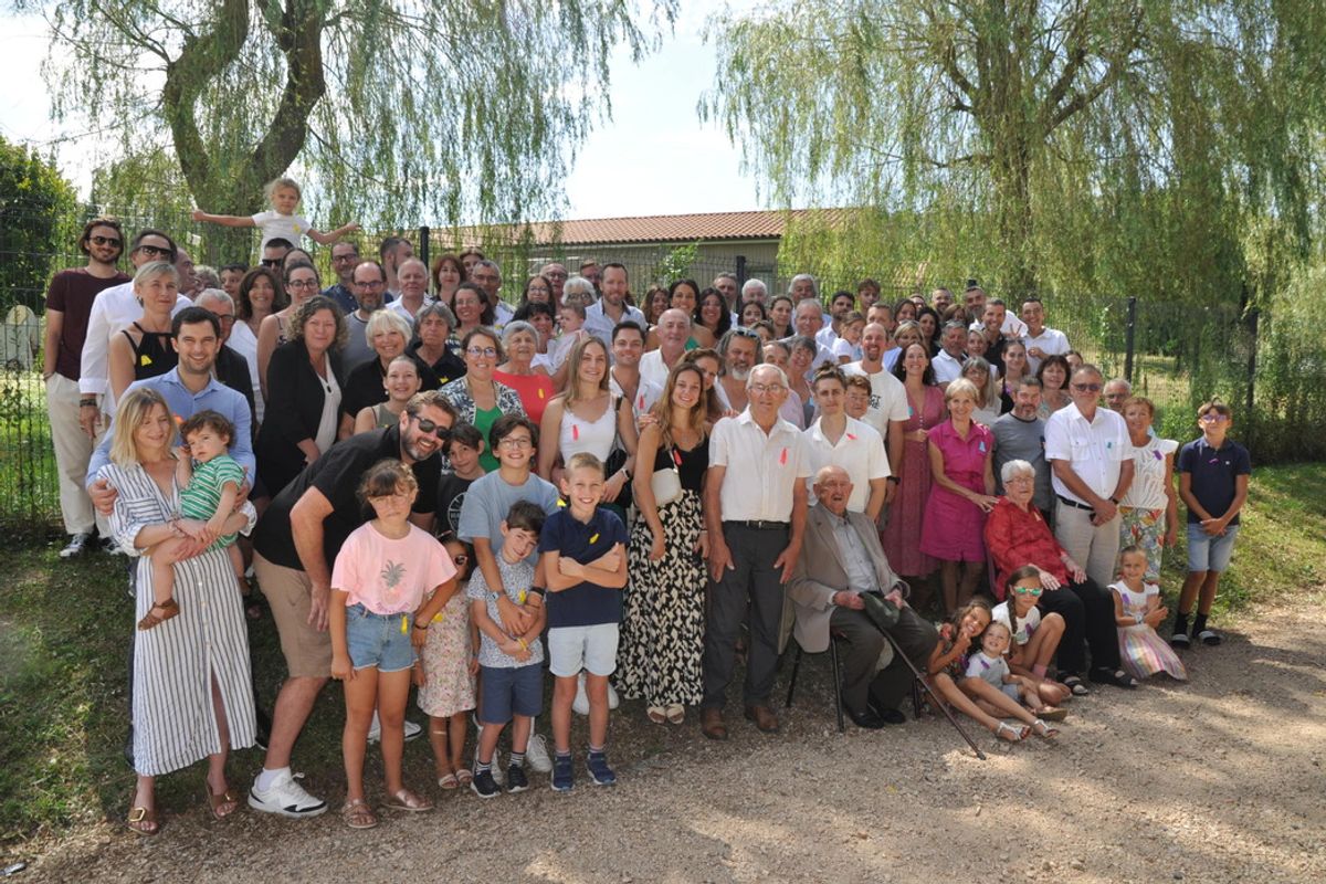 La famille Perrussel réunie - L’Éveil de la Haute-Loire
