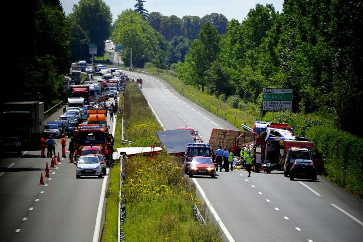 Accident sur l'A77 : un mort et deux blessés [mise à jour et vidéo ...