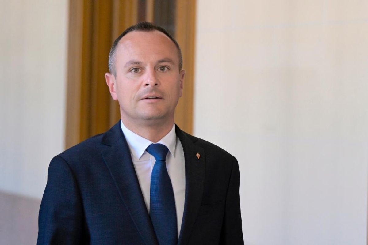 "Mort ou vif" : le maire de Clermont-Ferrand Julien Bony dépose plainte ...