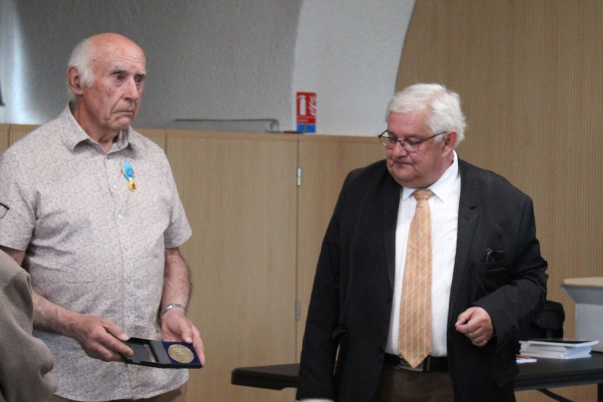 PONT DU CHATEAU. Alain Cavard mis à l’honneur par la Ville - La Montagne