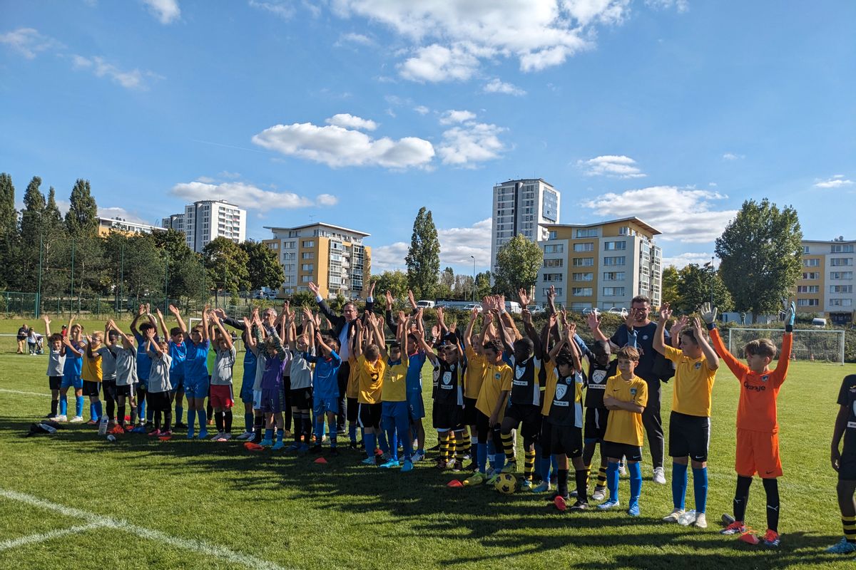 Quatre clubs de foot inaugurent la nouvelle pelouse du stade Mohamed ...