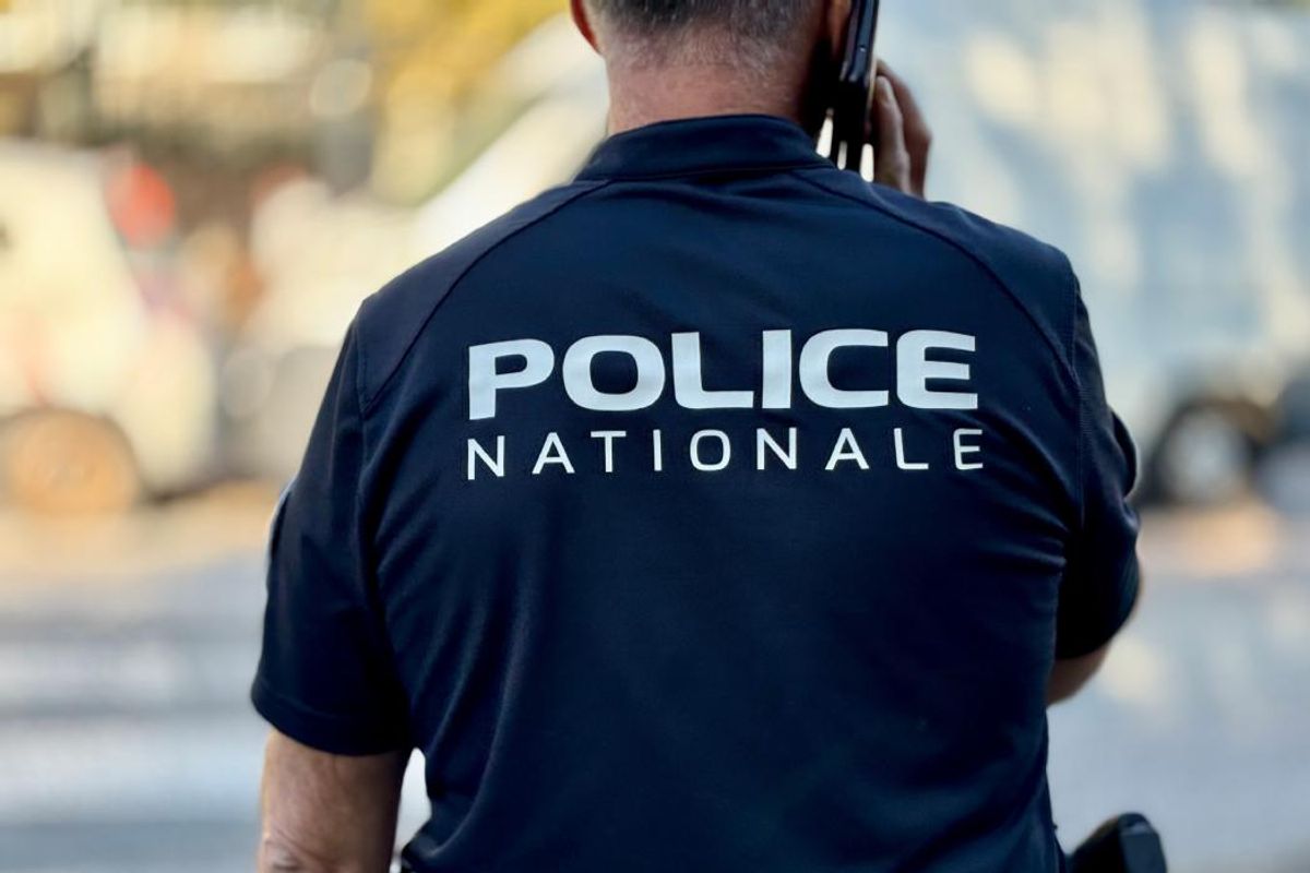 Le suspect file et se fait rattraper, deal d'héroïne et de cocaïne ...