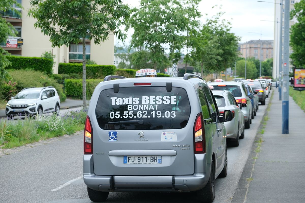 Les taxis de Creuse reçus à la CPAM après une opération escargot - La ...