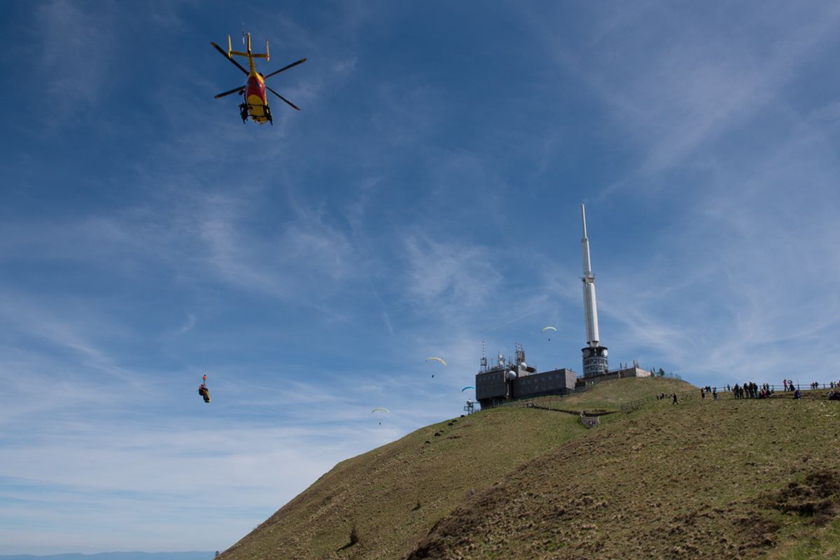 Deux blessés dans un accident de parapente au sommet du puy de Dôme ...