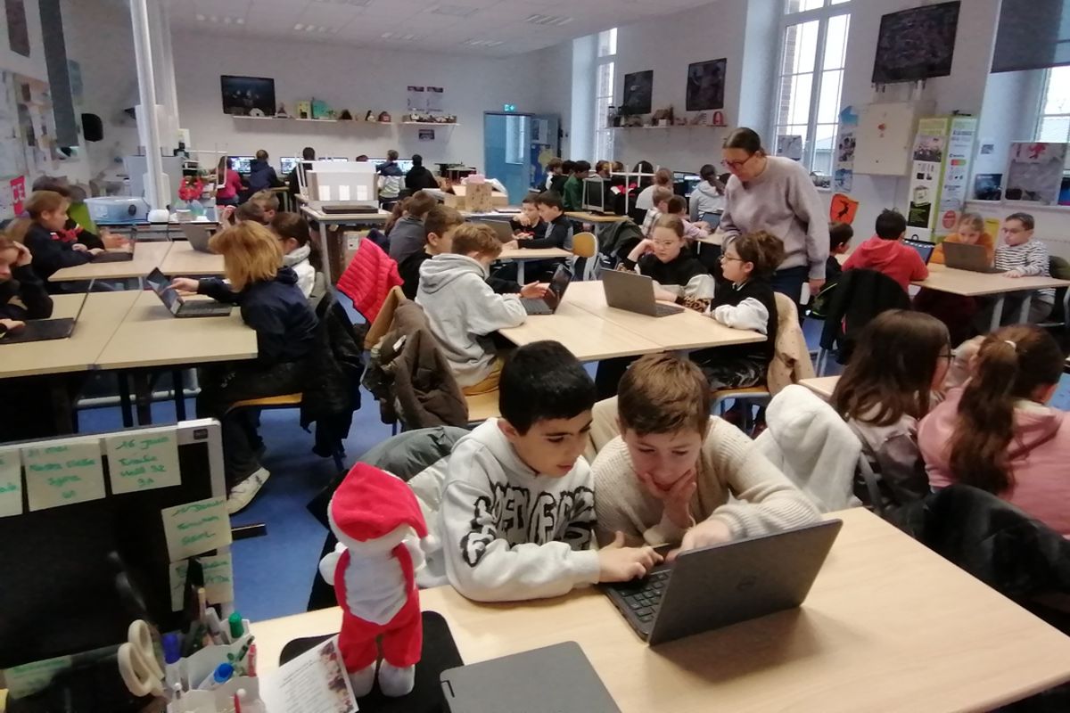 Les écoliers au concours Castor Informatique - La Montagne