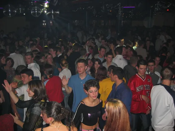 Retour sur les folles nuits au Dundy club, cette discothèque de Haute ...