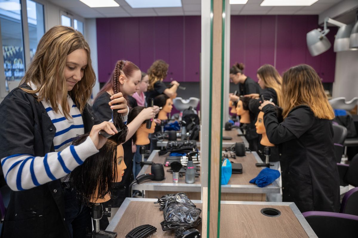 Soixante ans de coiffure au lycée privé René-Rambaud, à Clermont ...