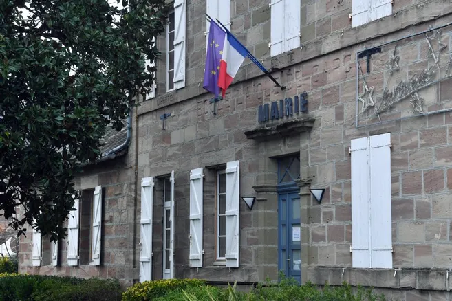 Ex-maire de la commune, elle officialise sa candidature à la mairie de ...