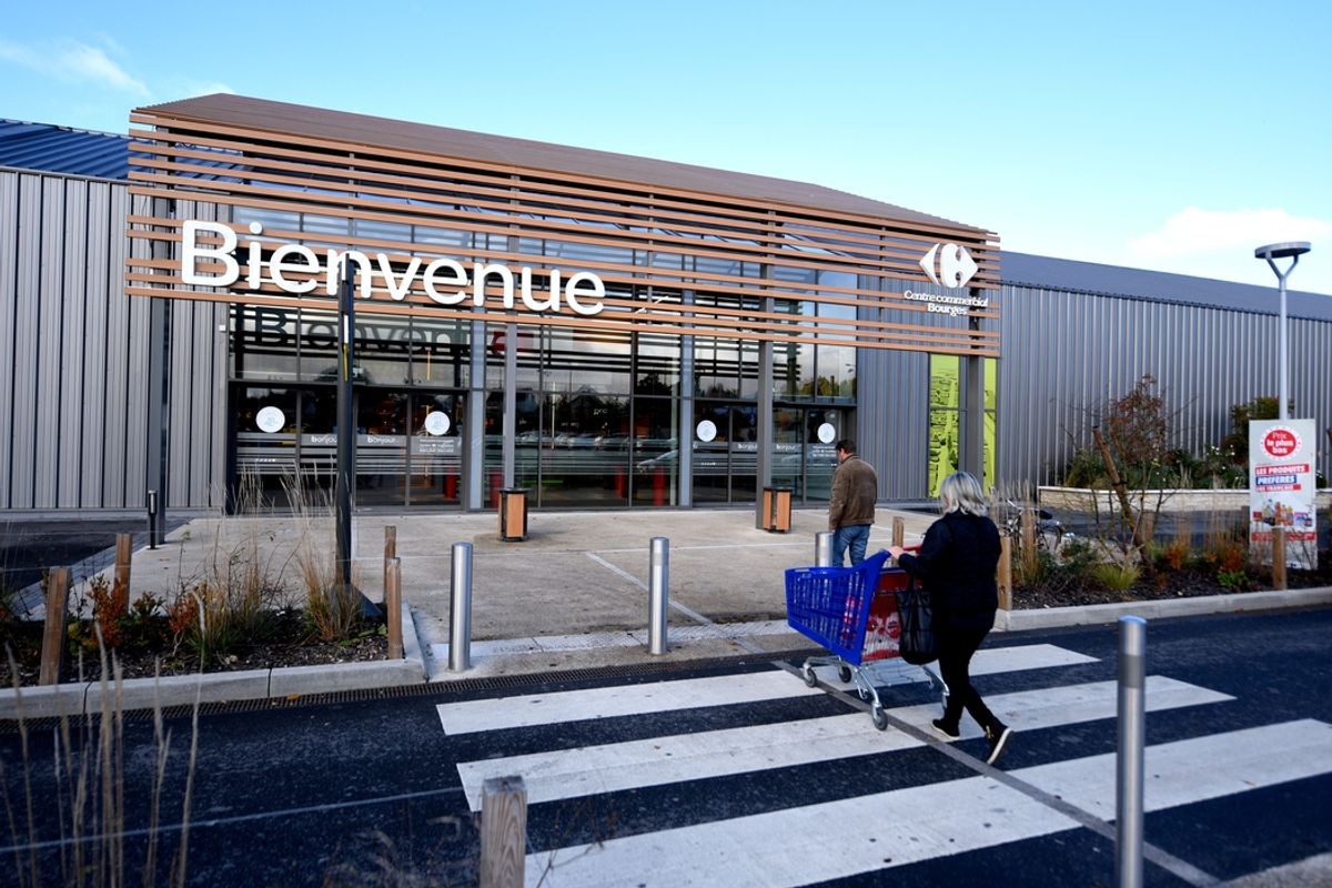 Comme 38 autres magasins, l'hypermarché Carrefour de Bourges pourrait ...