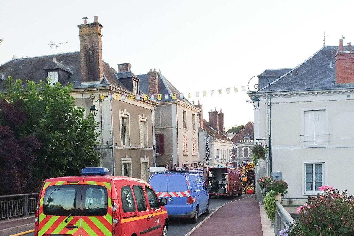 Incendie dans un garage attenant à un pavillon à Cloyes-les-Trois ...