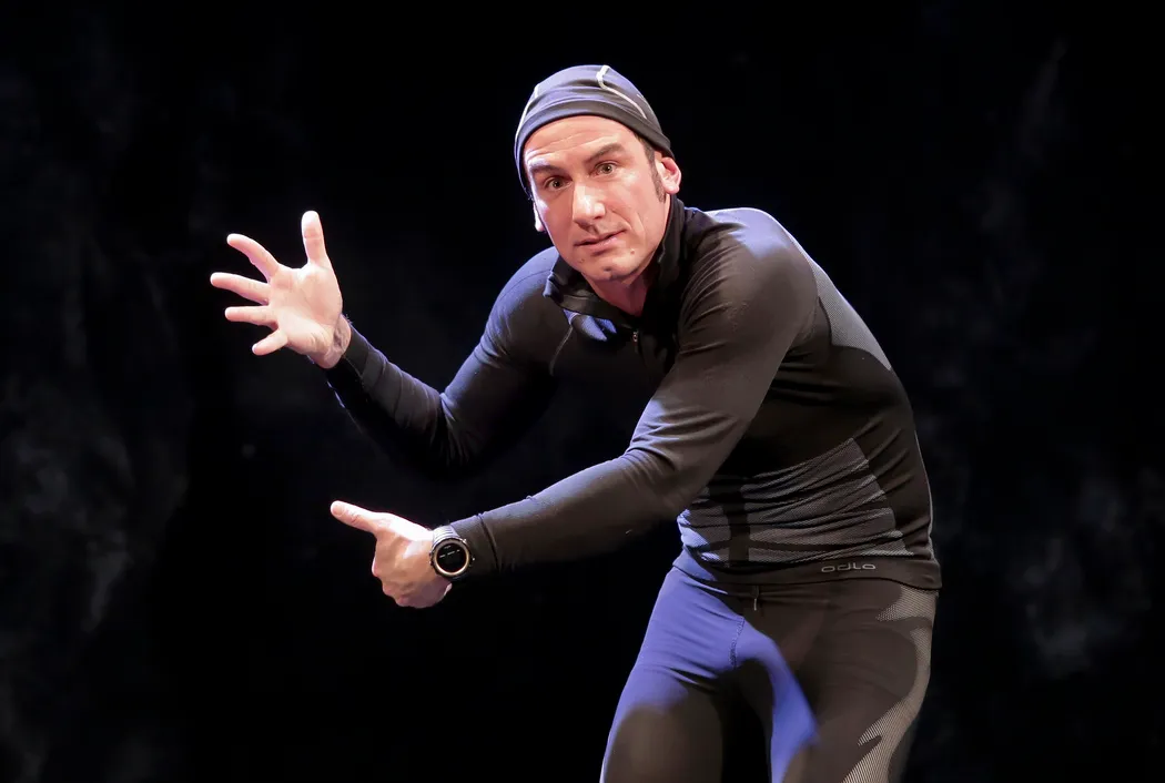 L'étonnant Muraïe, par la compagnie Dédale de clown. La Compagnie du ...