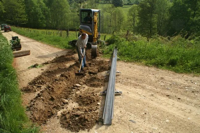 Une technique bien huilée pour la mise en place des rigoles - La Montagne