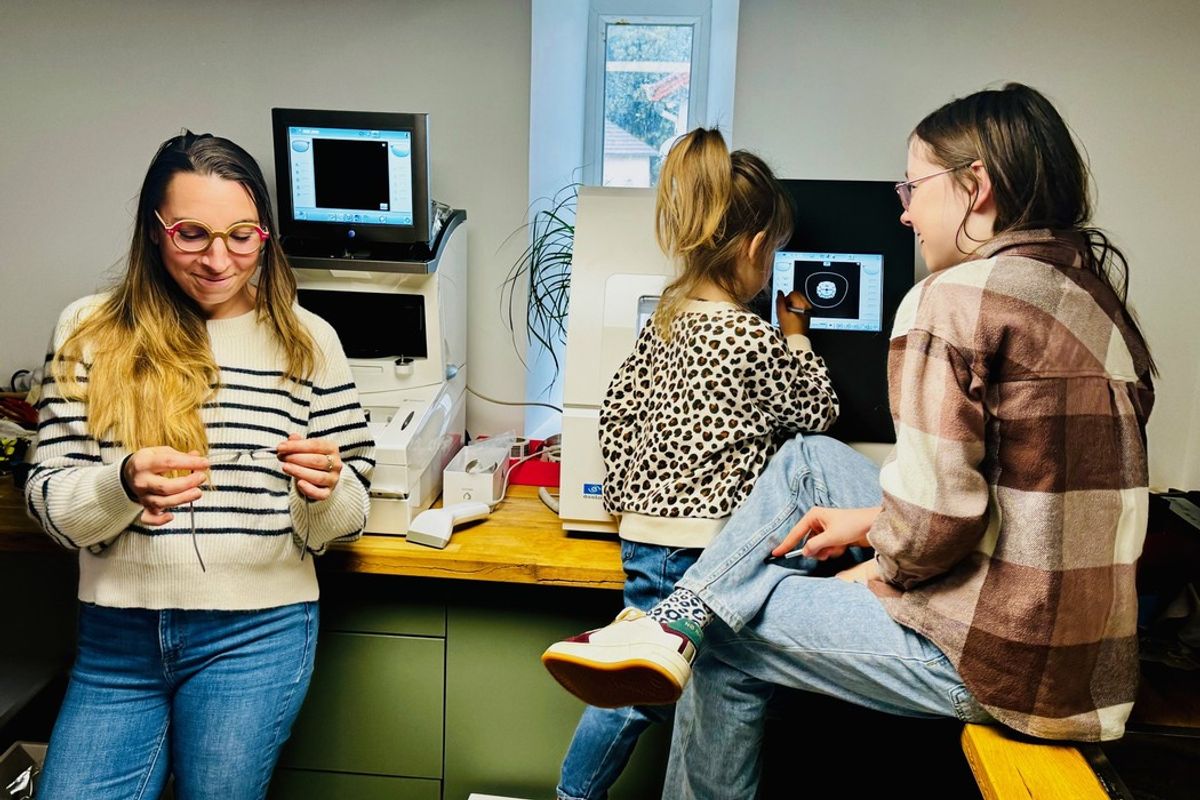 JONCHERE SAINT MAURICE. Une bonne vue au coin de la rue, grâce à Julie ...