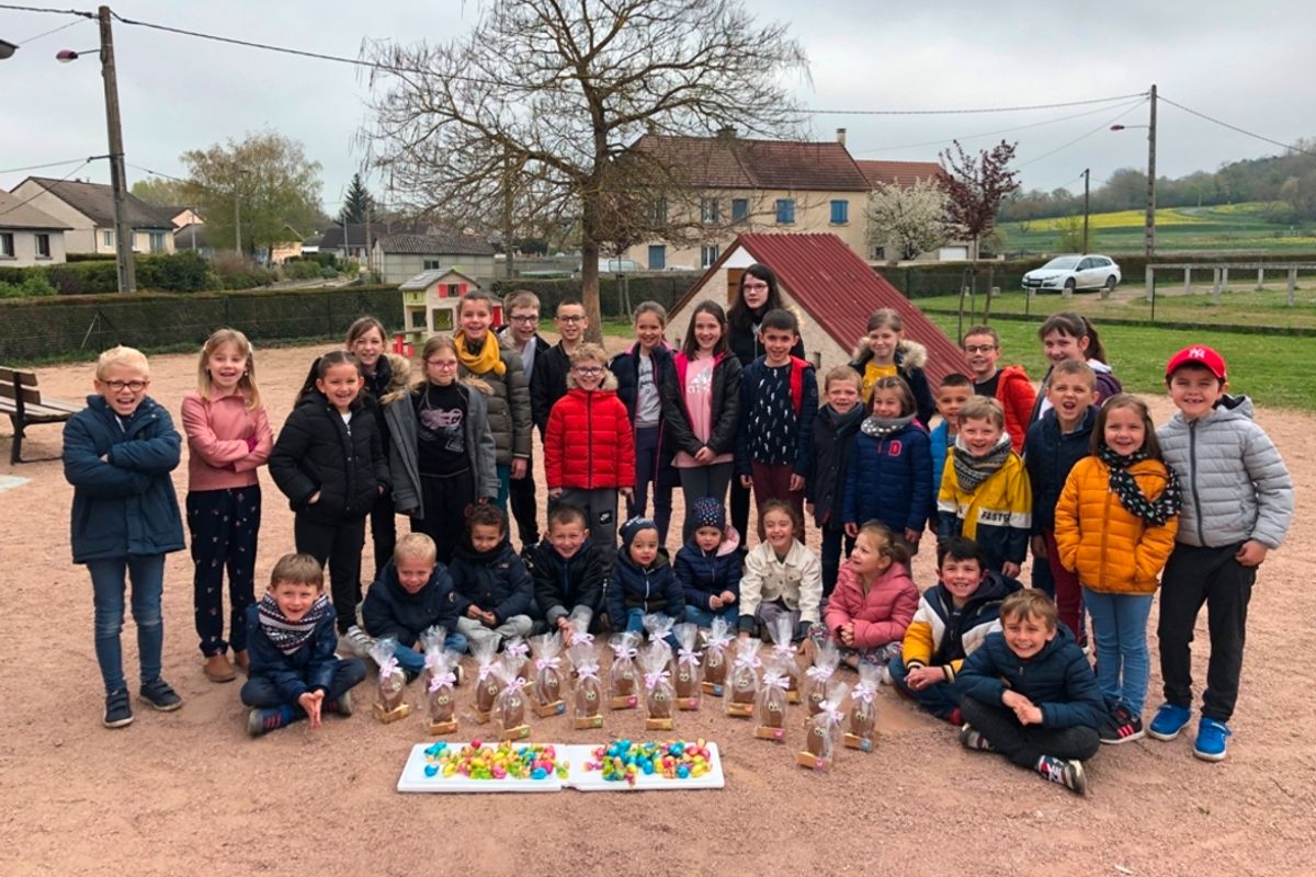 CRECHY. Les élèves à la recherche des œufs - La Montagne