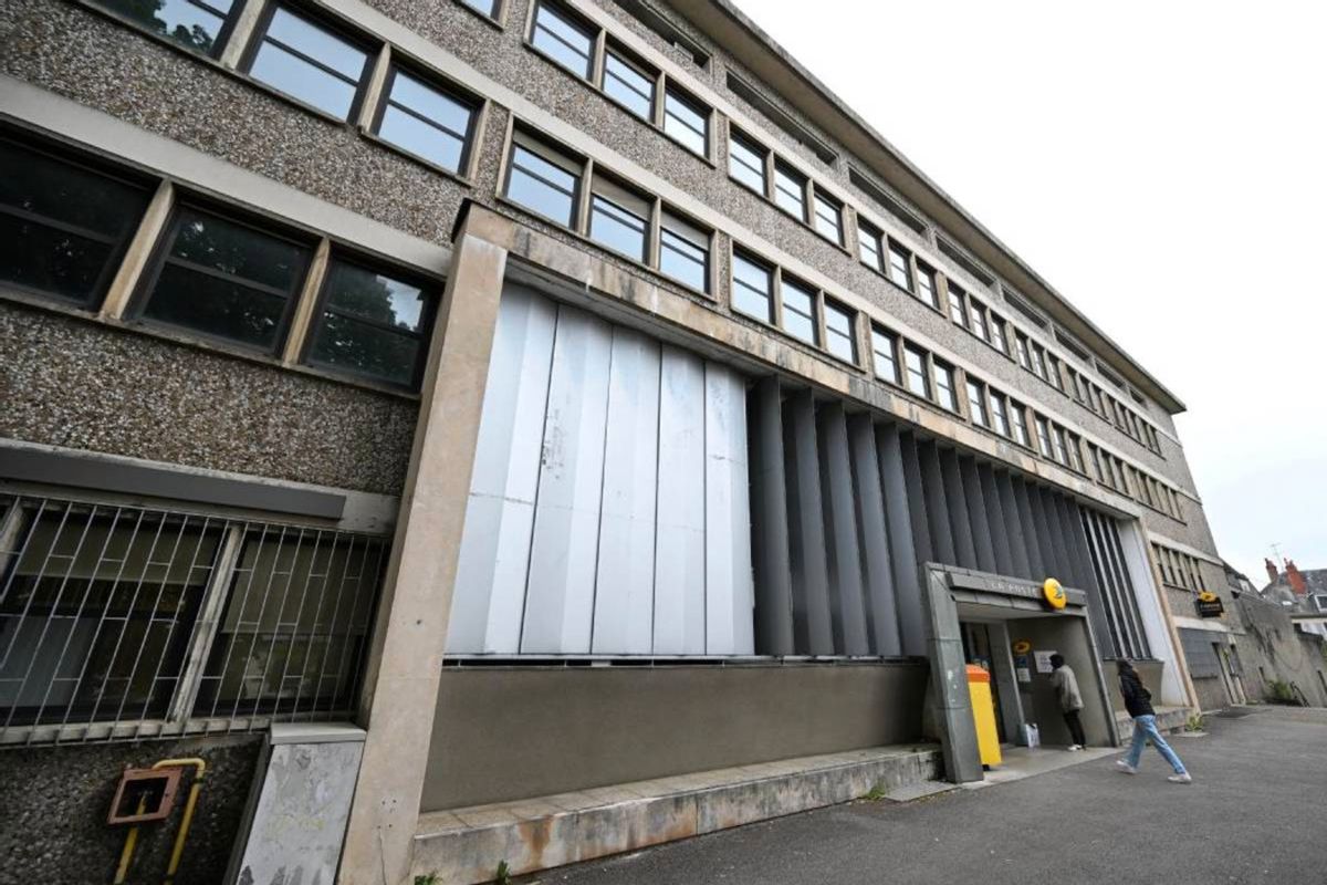 "Bar à colis", cabine d'essayage, photomaton... Le bureau de Poste de ...